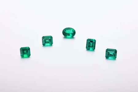 Emerald Pricing Guide 2025 (What Determines It’s Price) – Gemdaia Jewellery